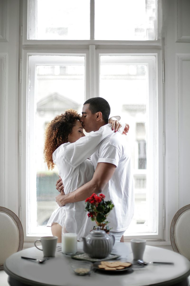Parejas de Fin de Semana: Amar sin Habitar la Rutina